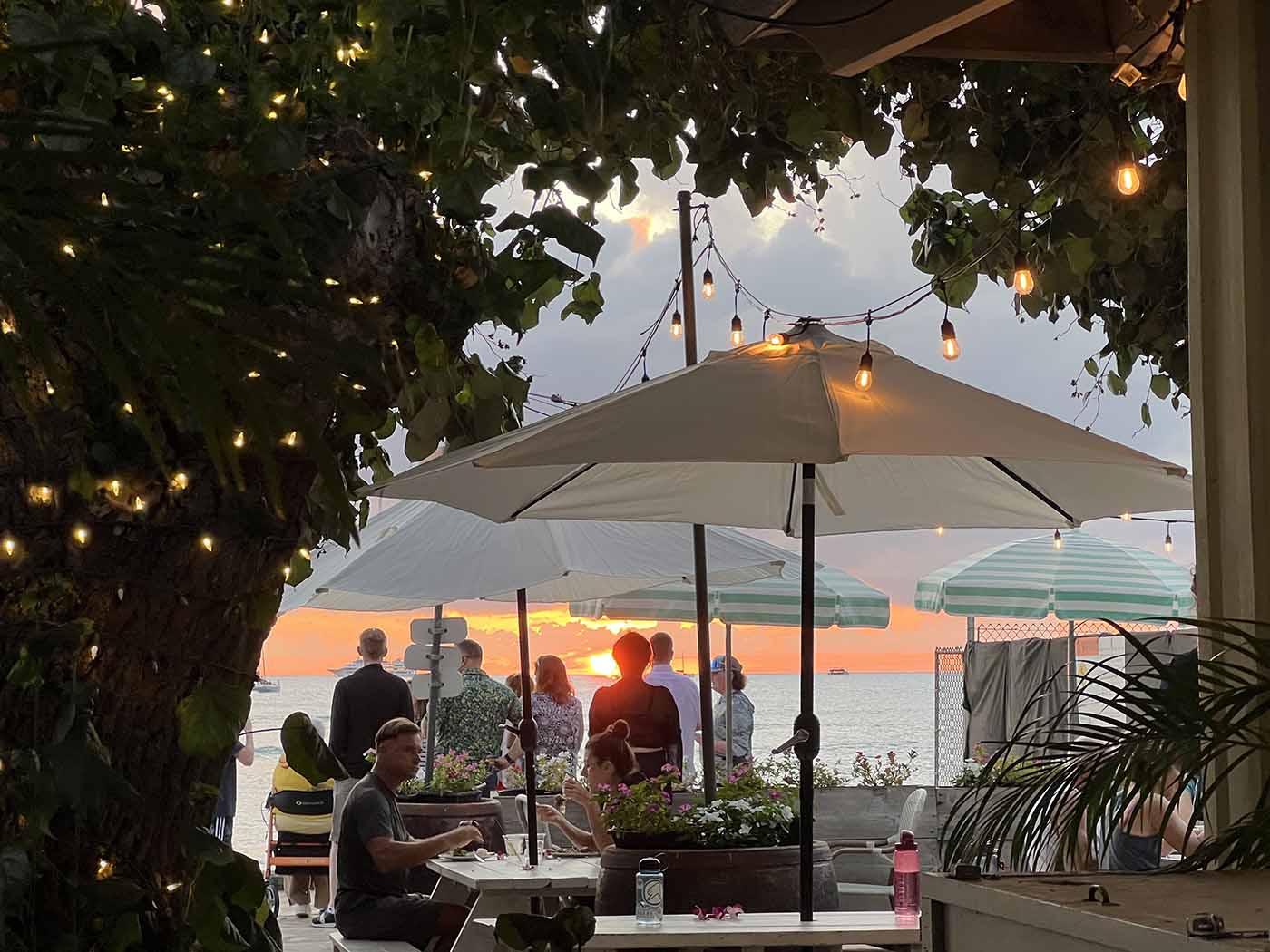 Barefoot Café a Casual Island Dining Experience on Waikiki Beach